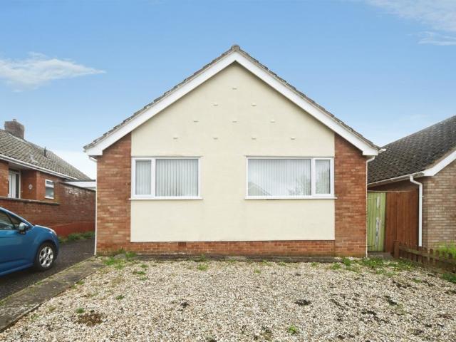 2 bedroom detached bungalow for sale