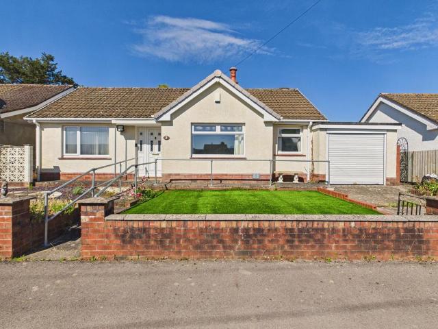 2 bedroom detached bungalow for sale
