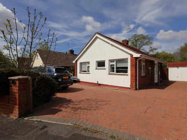 2 bedroom detached bungalow for sale