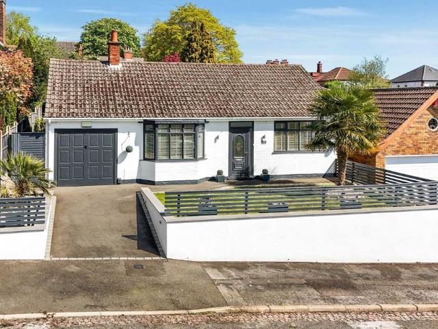 2 bedroom detached bungalow for sale