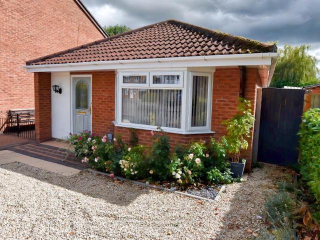 2 bedroom detached bungalow for sale