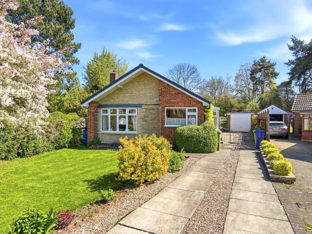 2 bedroom detached bungalow for sale