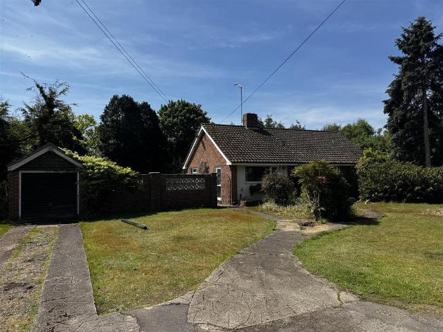 2 bedroom detached bungalow for sale