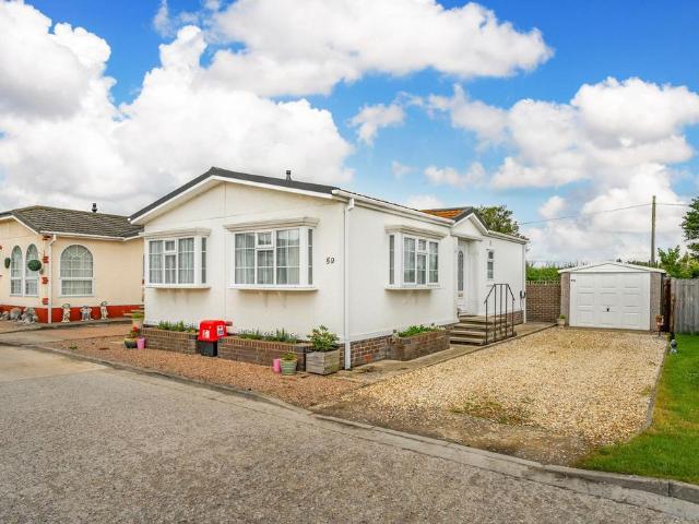2 bedroom detached bungalow for sale