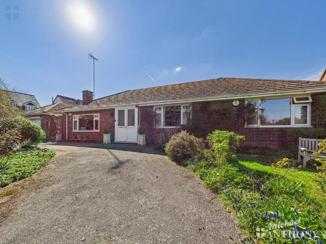 2 bedroom detached bungalow for sale