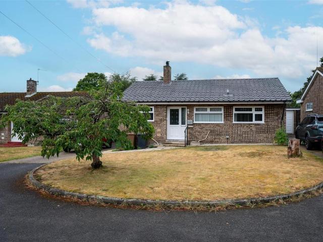 2 bedroom detached bungalow for sale