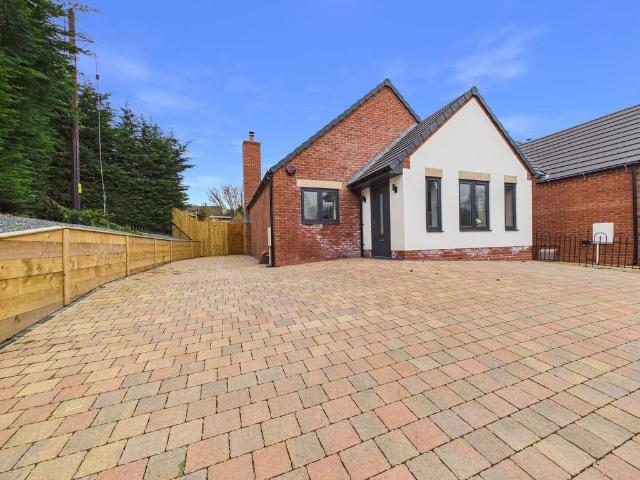 2 bedroom detached bungalow for sale