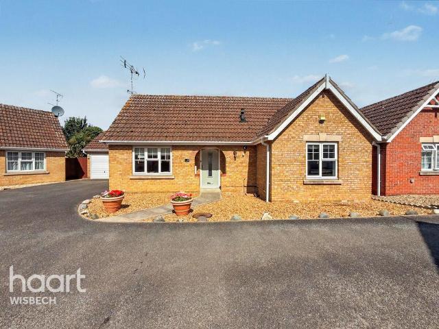 2 bedroom detached bungalow for sale
