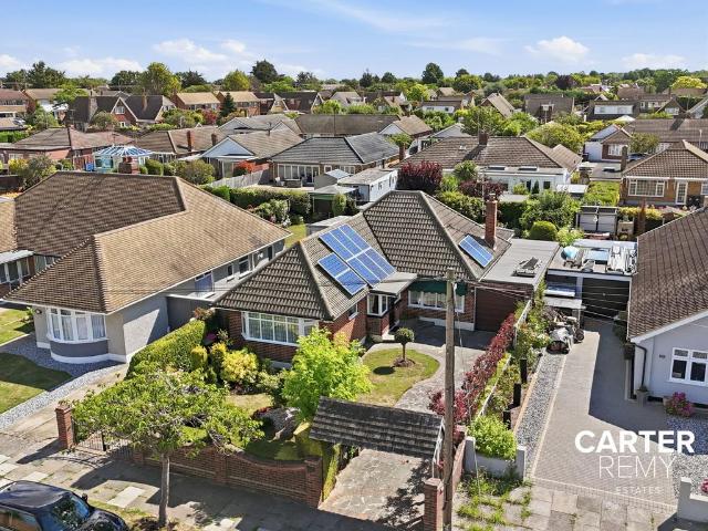 2 bedroom detached bungalow for sale