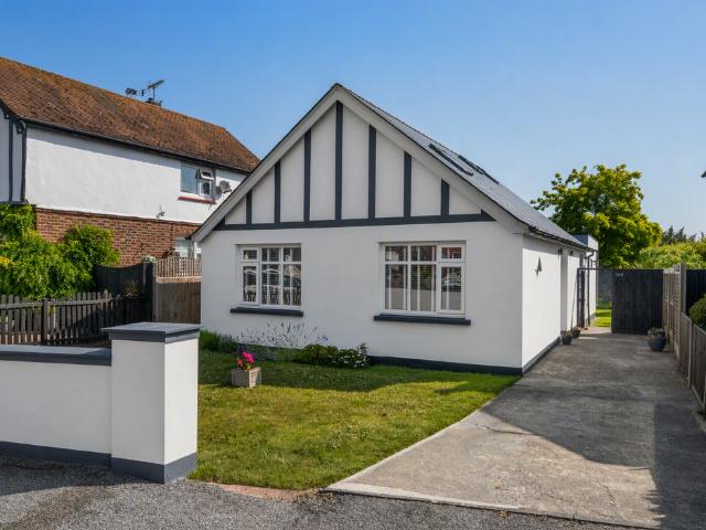 2 bedroom detached bungalow for sale