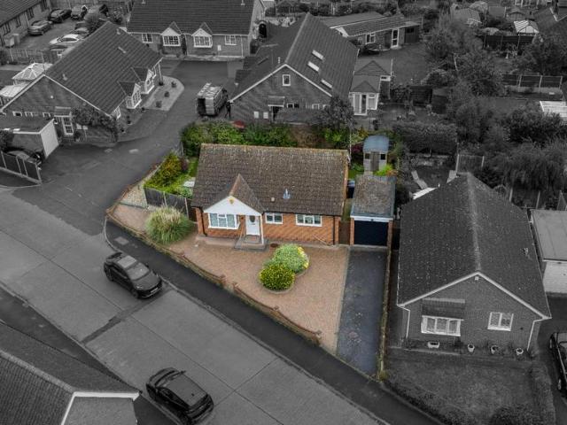 2 bedroom detached bungalow for sale
