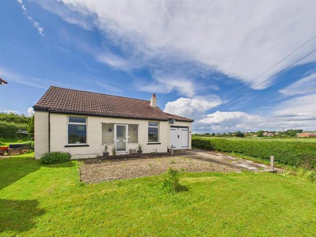 2 bedroom detached bungalow for sale