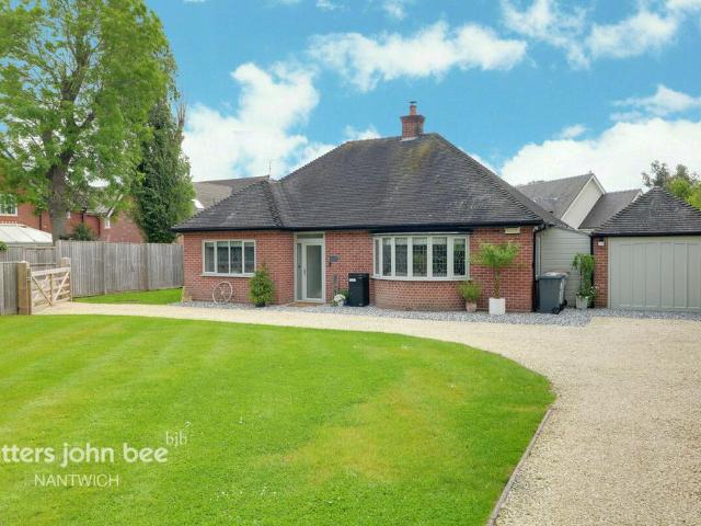 2 bedroom detached bungalow for sale
