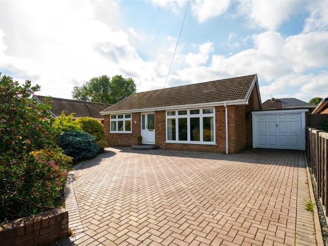 2 bedroom detached bungalow for sale