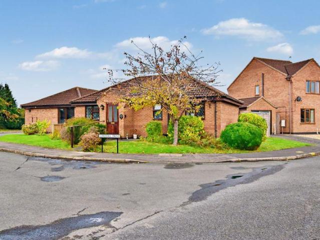 2 bedroom detached bungalow for sale
