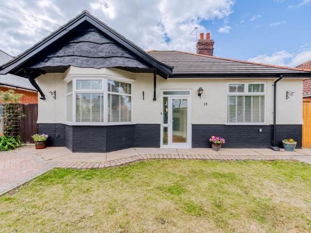 2 bedroom detached bungalow for sale