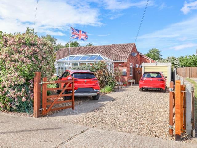 2 bedroom detached bungalow for sale