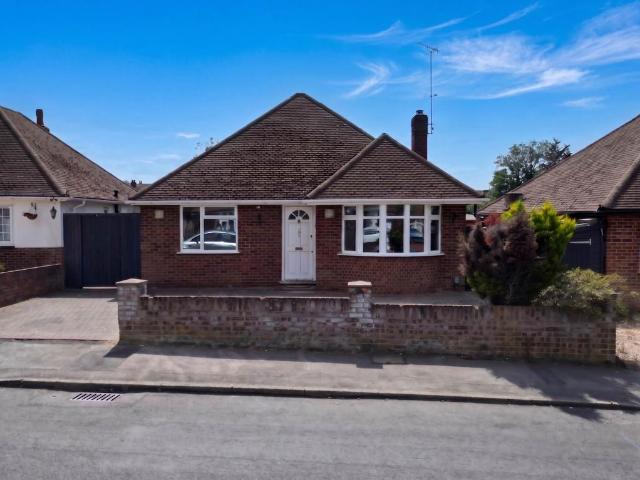 2 bedroom detached bungalow for sale