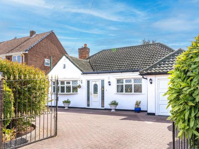 2 bedroom detached bungalow for sale