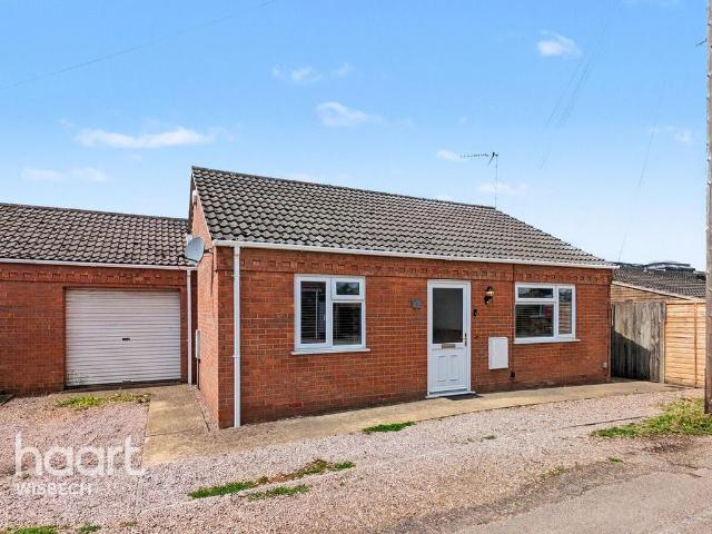 2 bedroom detached bungalow for sale