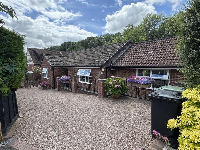 2 bedroom detached bungalow for sale