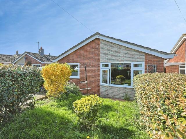 2 bedroom detached bungalow for sale