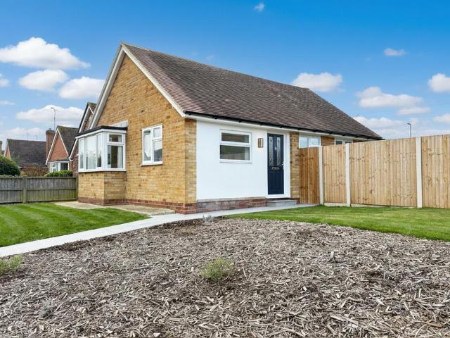 2 bedroom detached bungalow for sale