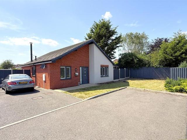 2 bedroom detached bungalow for sale