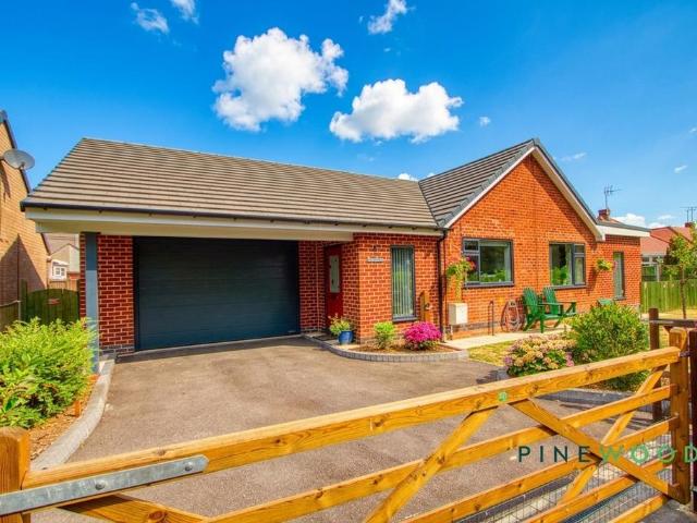 2 bedroom detached bungalow for sale