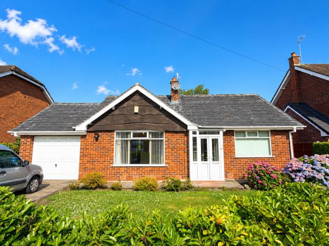 2 bedroom detached bungalow for sale