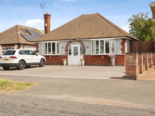 2 bedroom detached bungalow for sale