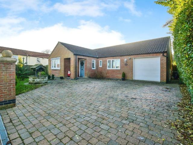 2 bedroom detached bungalow for sale