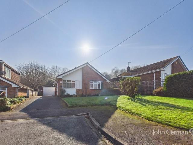 2 bedroom detached bungalow for sale