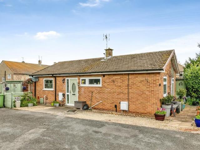 2 bedroom detached bungalow for sale