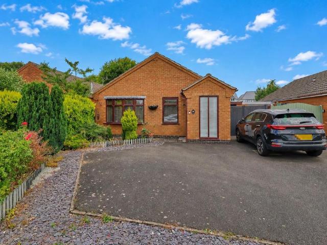 2 bedroom detached bungalow for sale