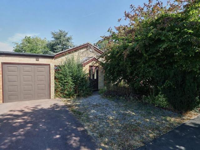 2 bedroom detached bungalow for sale