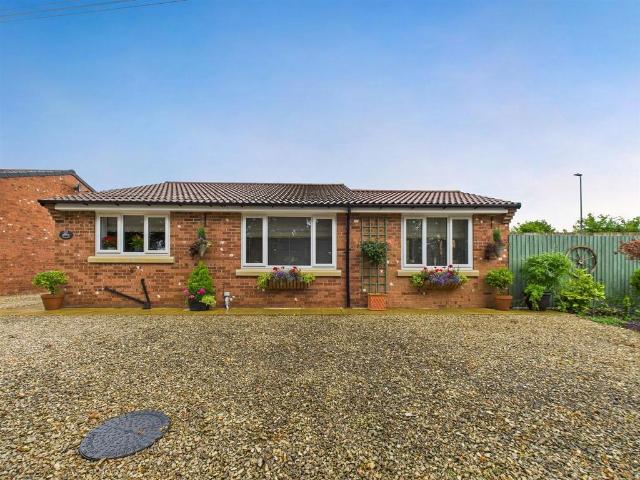 2 bedroom detached bungalow for sale