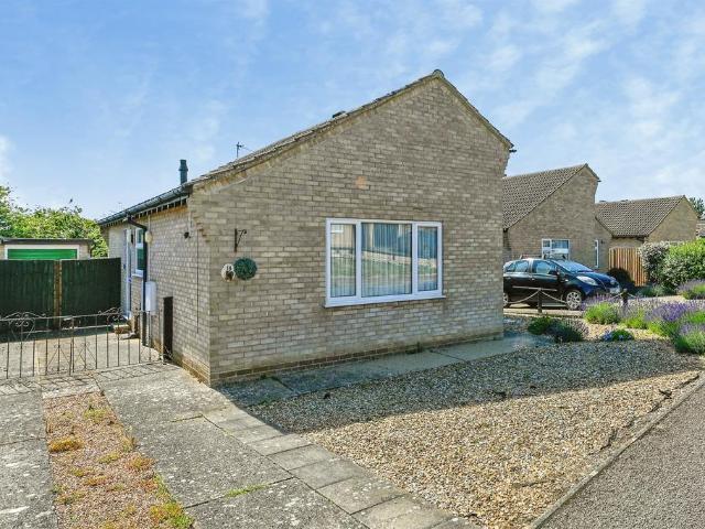 2 bedroom detached bungalow for sale