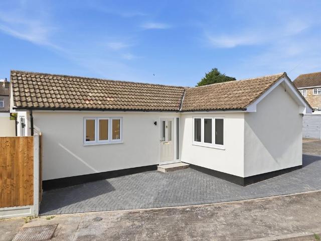 2 bedroom detached bungalow for sale