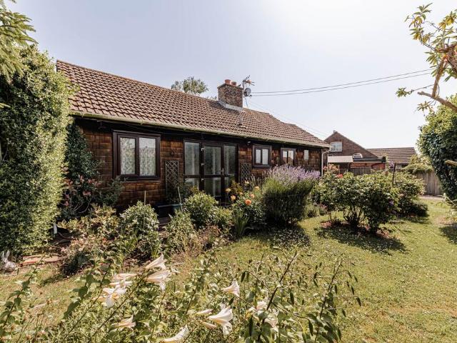 2 bedroom detached bungalow for sale
