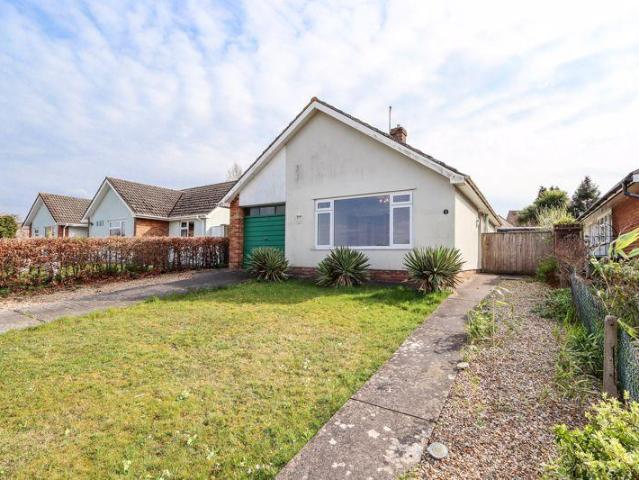 2 bedroom detached bungalow for sale