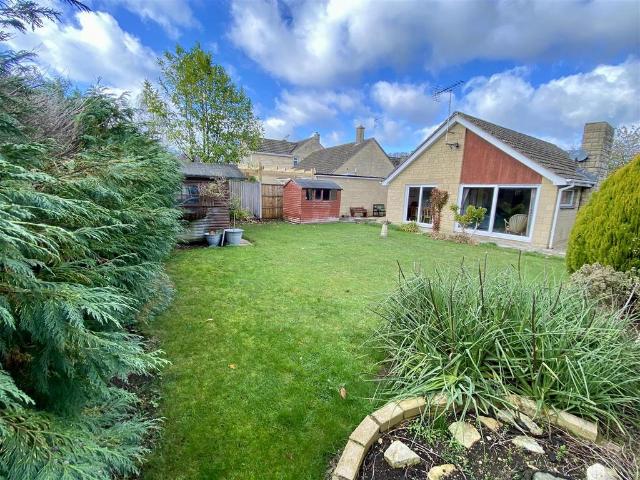 2 bedroom detached bungalow for sale