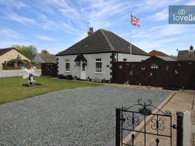 2 bedroom detached bungalow for sale