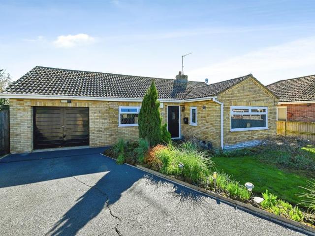 2 bedroom detached bungalow for sale