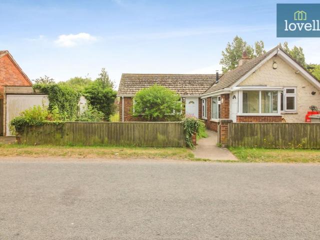 2 bedroom detached bungalow for sale