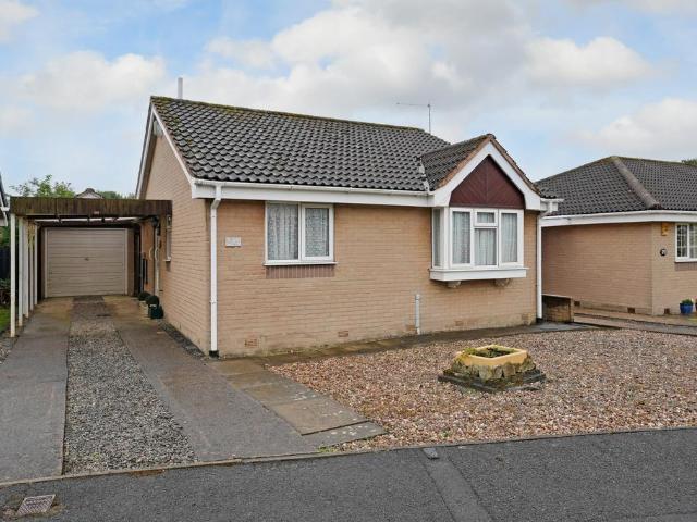 2 bedroom detached bungalow for sale