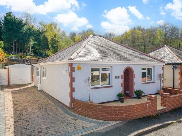 2 bedroom detached bungalow for sale