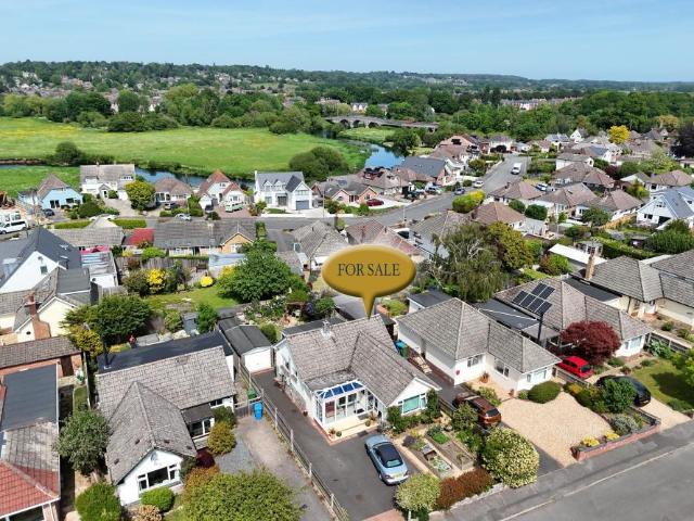 2 bedroom detached bungalow for sale