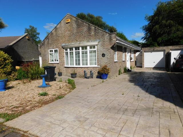 2 bedroom detached bungalow for sale