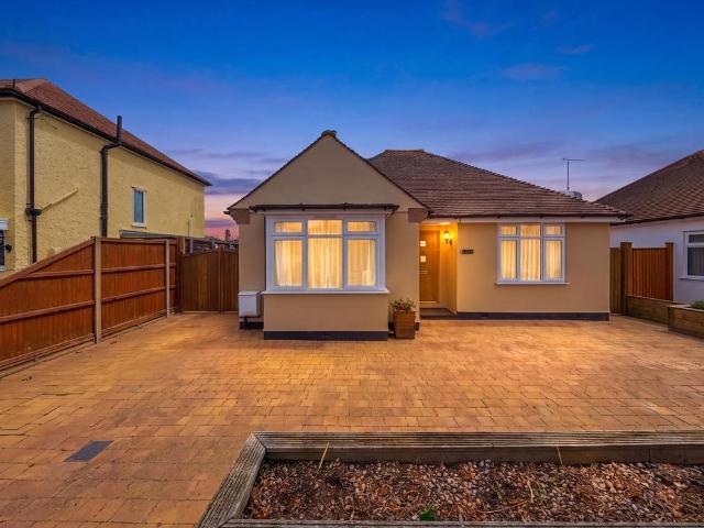2 bedroom detached bungalow for sale